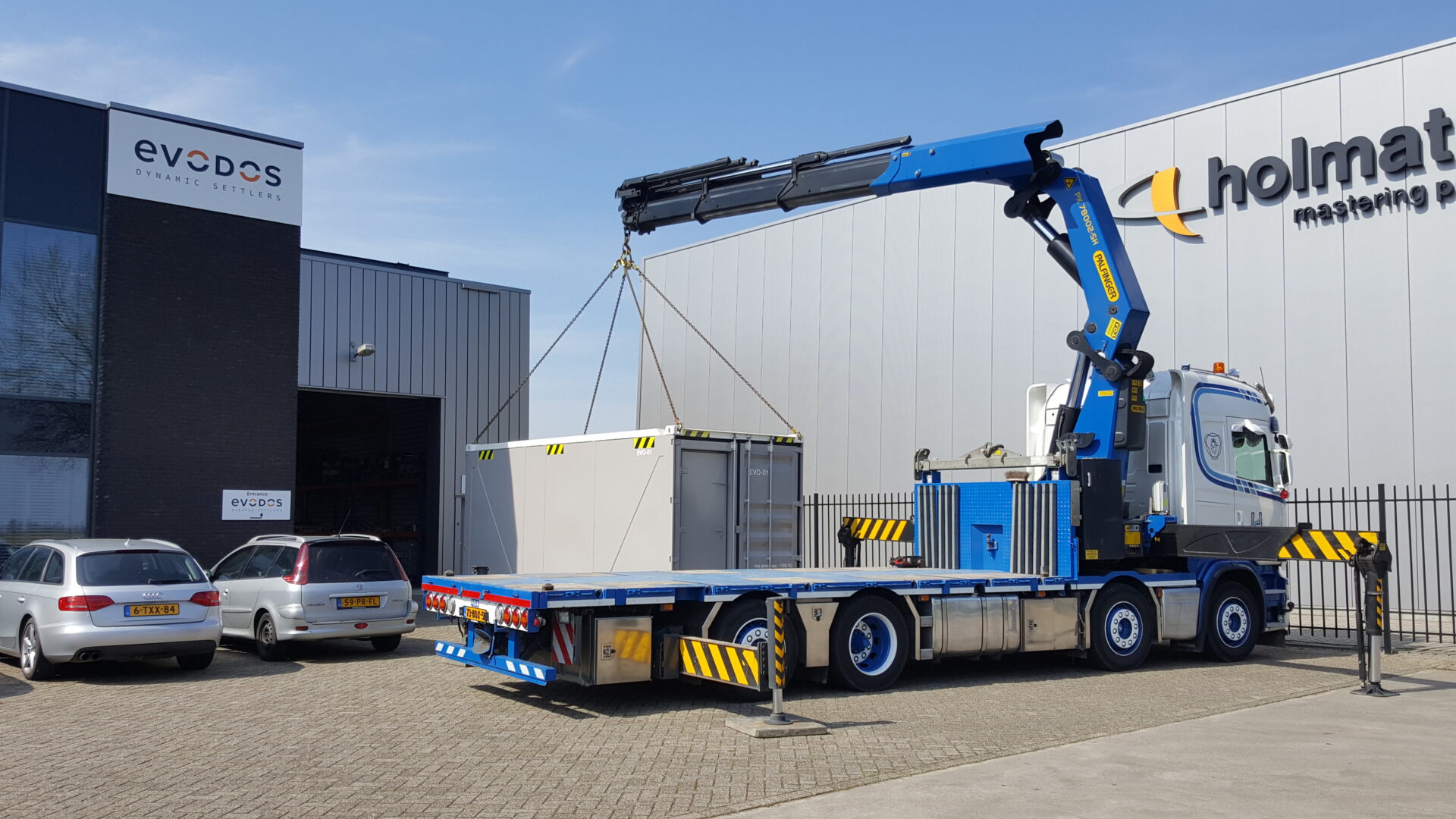 Autolaadkraan 78 ton/meter bakwagen-aanhanger – Loon- en transportbedrijf L.A. van den Heuvel B.V.