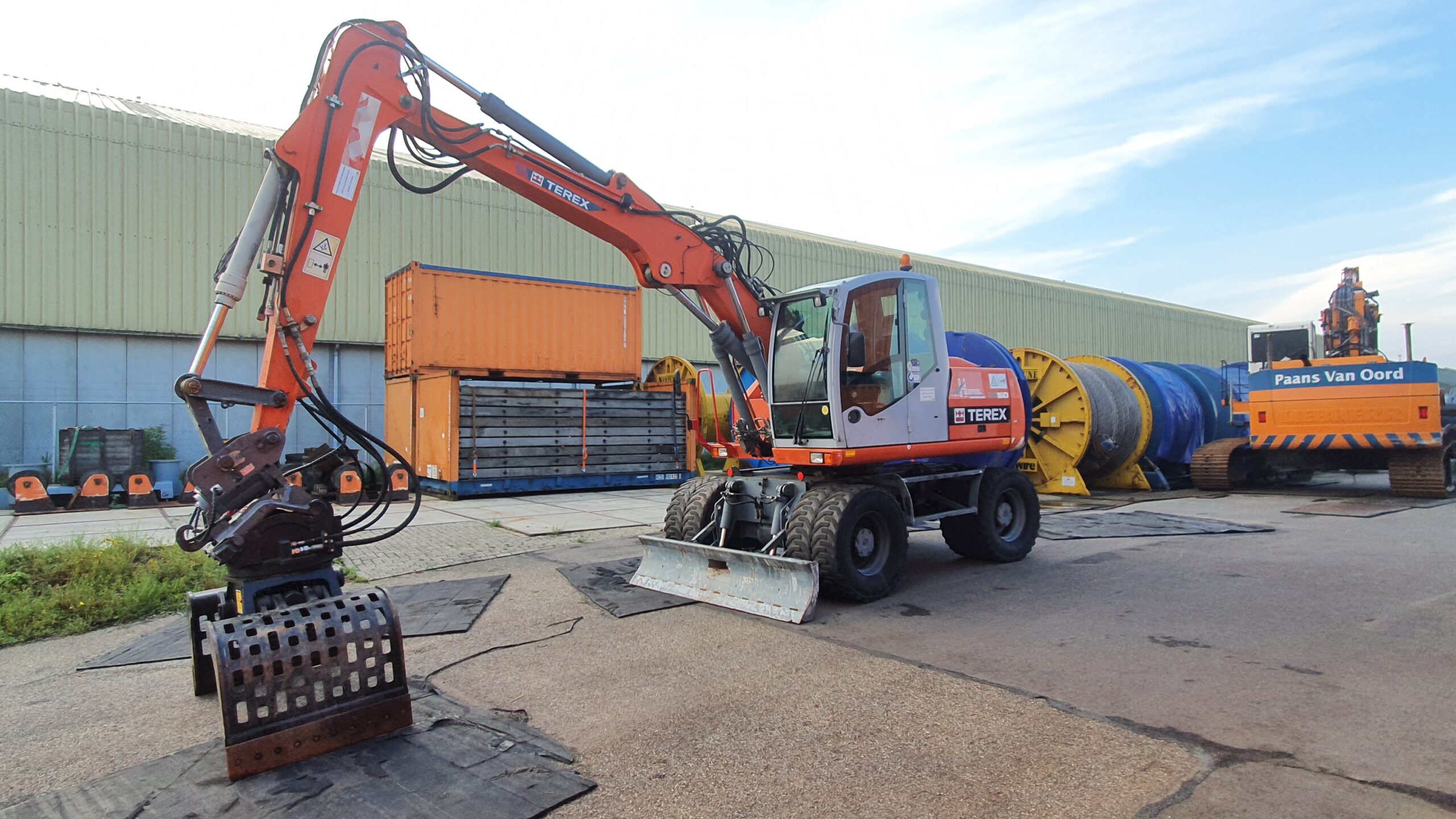 Graafmachine mobiel 16 ton – Loon- en transportbedrijf L.A. van den ...